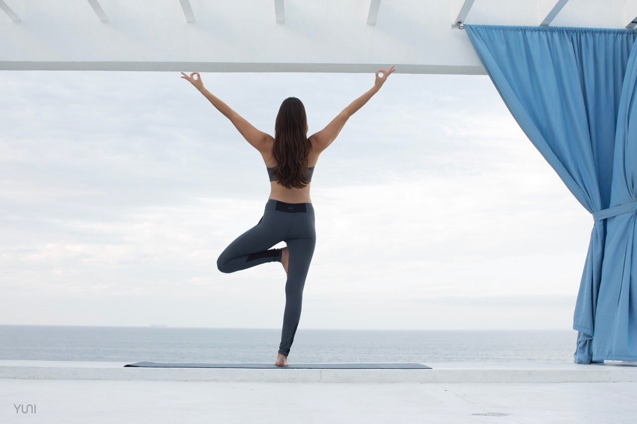 Plane Exercises and Other Yoga for Travel – YUNI Beauty